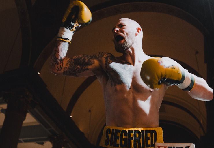 Officer Devon Siegfried's KO Streak Continues - Boxing News