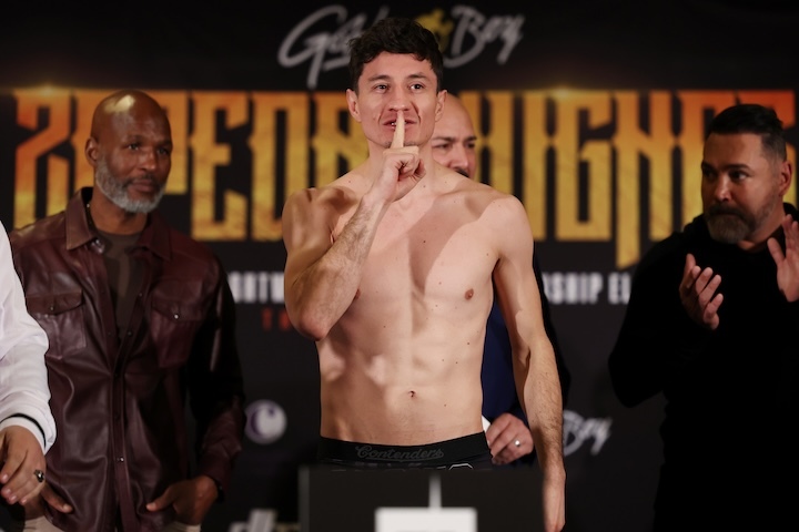 Giovanni Cabrera outweighs William Zepeda by two pounds ahead of ... Giovanni Cabrera outweighs William Zepeda by two pounds ahead of ...