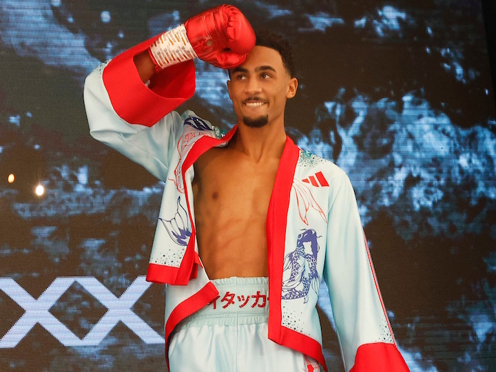 Ben Whittaker Stops Vladimir Belujsky In 8th Round On Crews Dezurn ...