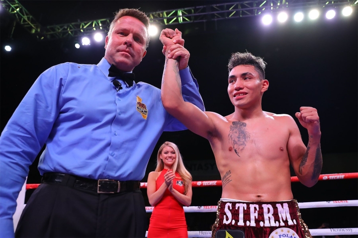 Eduardo Hernandez Returns, Stops Eleazar Valenzuela in Two - Boxing News Eduardo Hernandez Returns, Stops Eleazar Valenzuela in Two - Boxing News